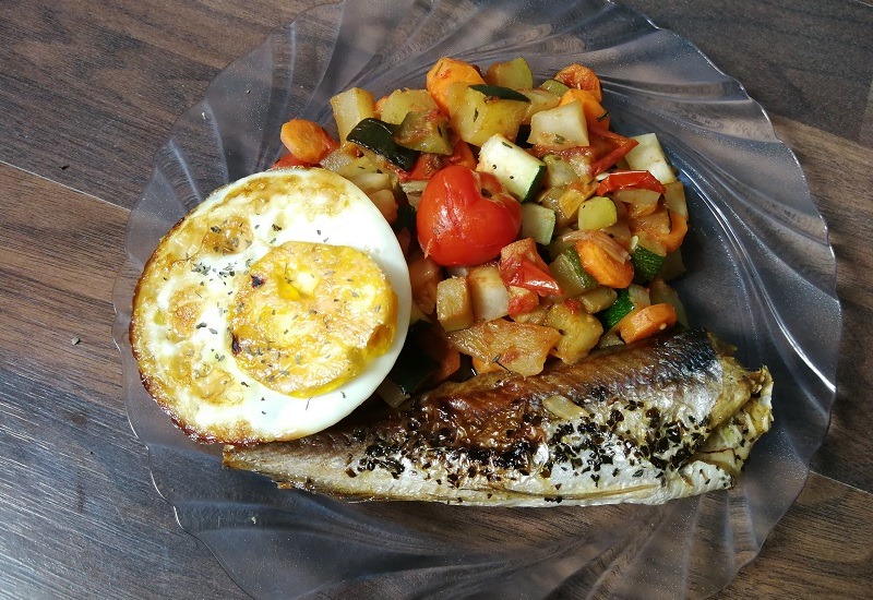 Pečená štika s dušenou zeleninou a vejcem | Centrum-o-zdravi.cz